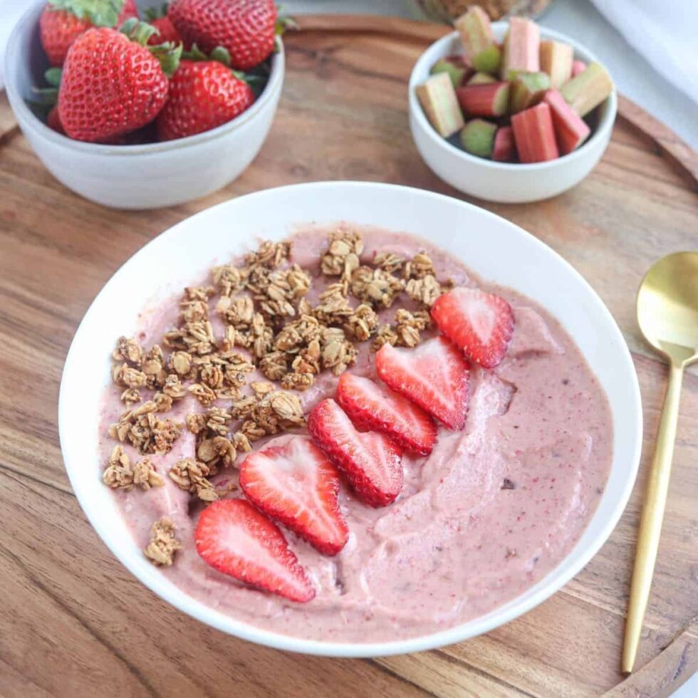 20+ Delicious Smoothie Bowl Recipes - 20 Recipes to Try This Summer